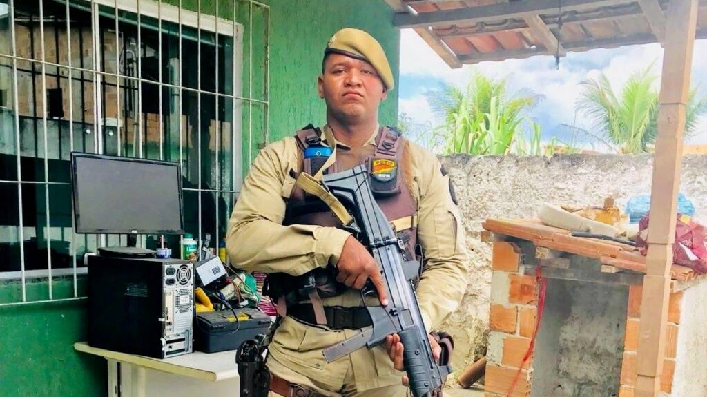 PM ACUSADO DE MATAR INDÍGENA FICA EM SILÊNCIO DURANTE DEPOIMENTO – 1500 ... PM ACUSADO DE MATAR INDÍGENA FICA EM SILÊNCIO DURANTE DEPOIMENTO – 1500 ...