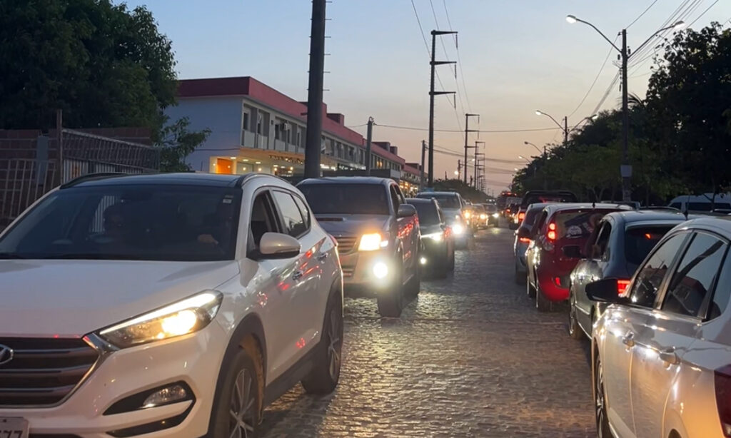 PORTO SEGURO TEM TRÂNSITO CONGESTIONADO EM DIFERENTES PONTOS DA CIDADE ...